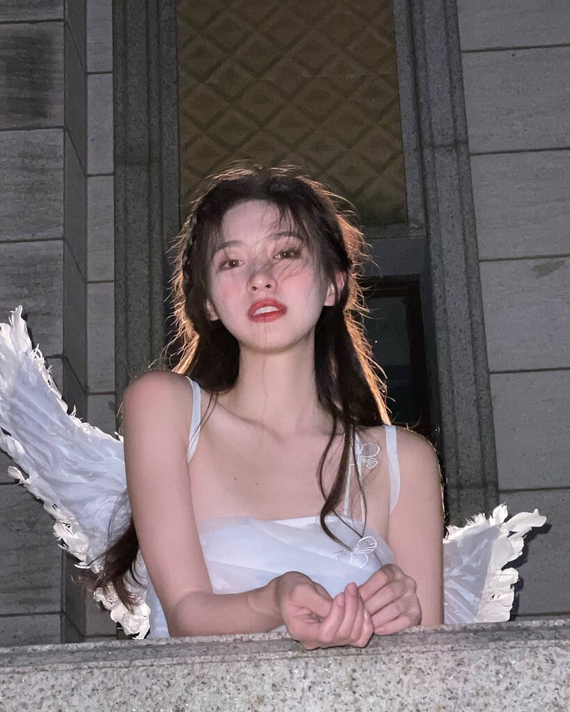 城堡里的不一定是天使 - NSFW - ChonglangTV